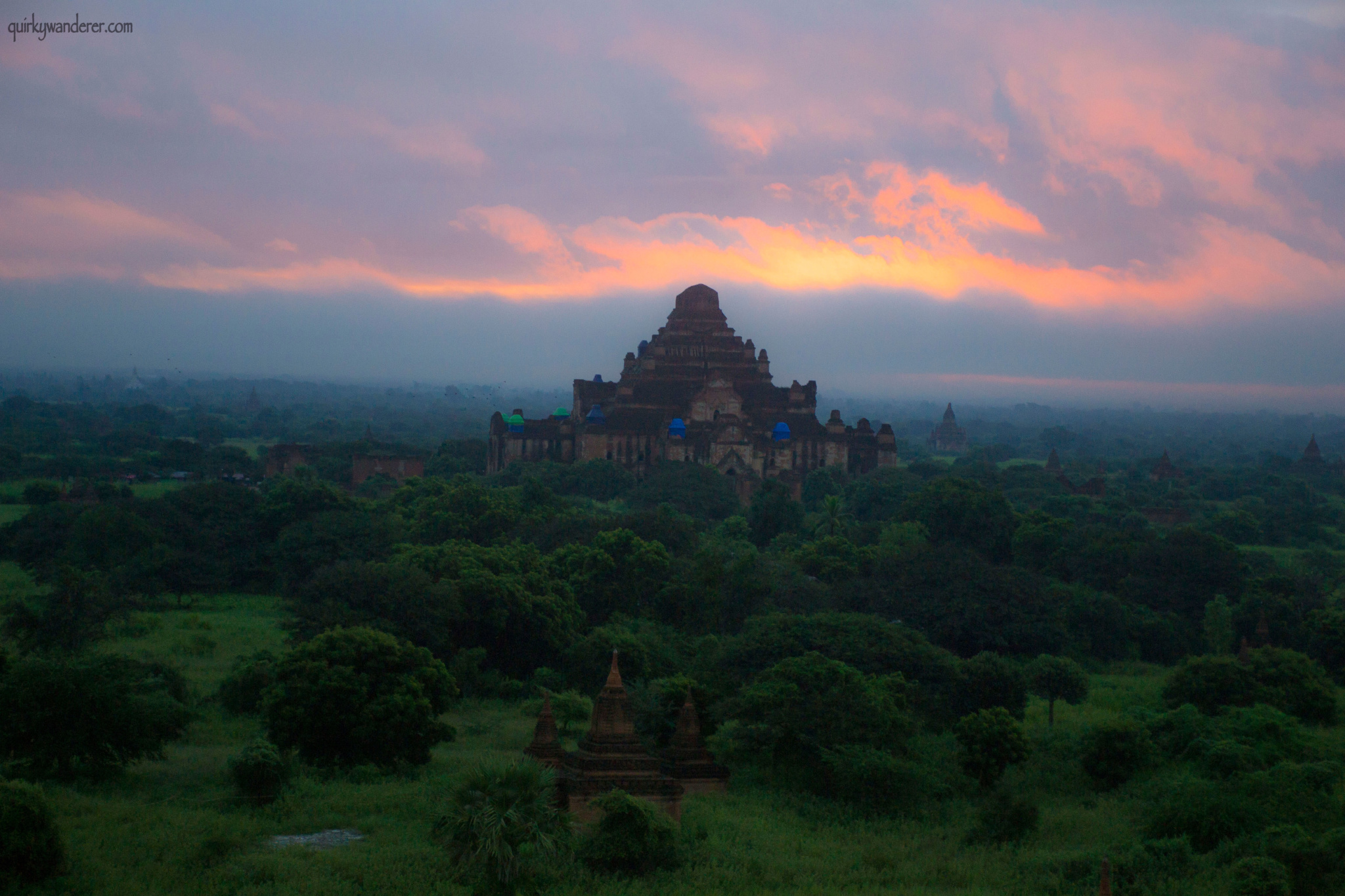 Bagan : Of sunrises and sunsets - Quirky Wanderer