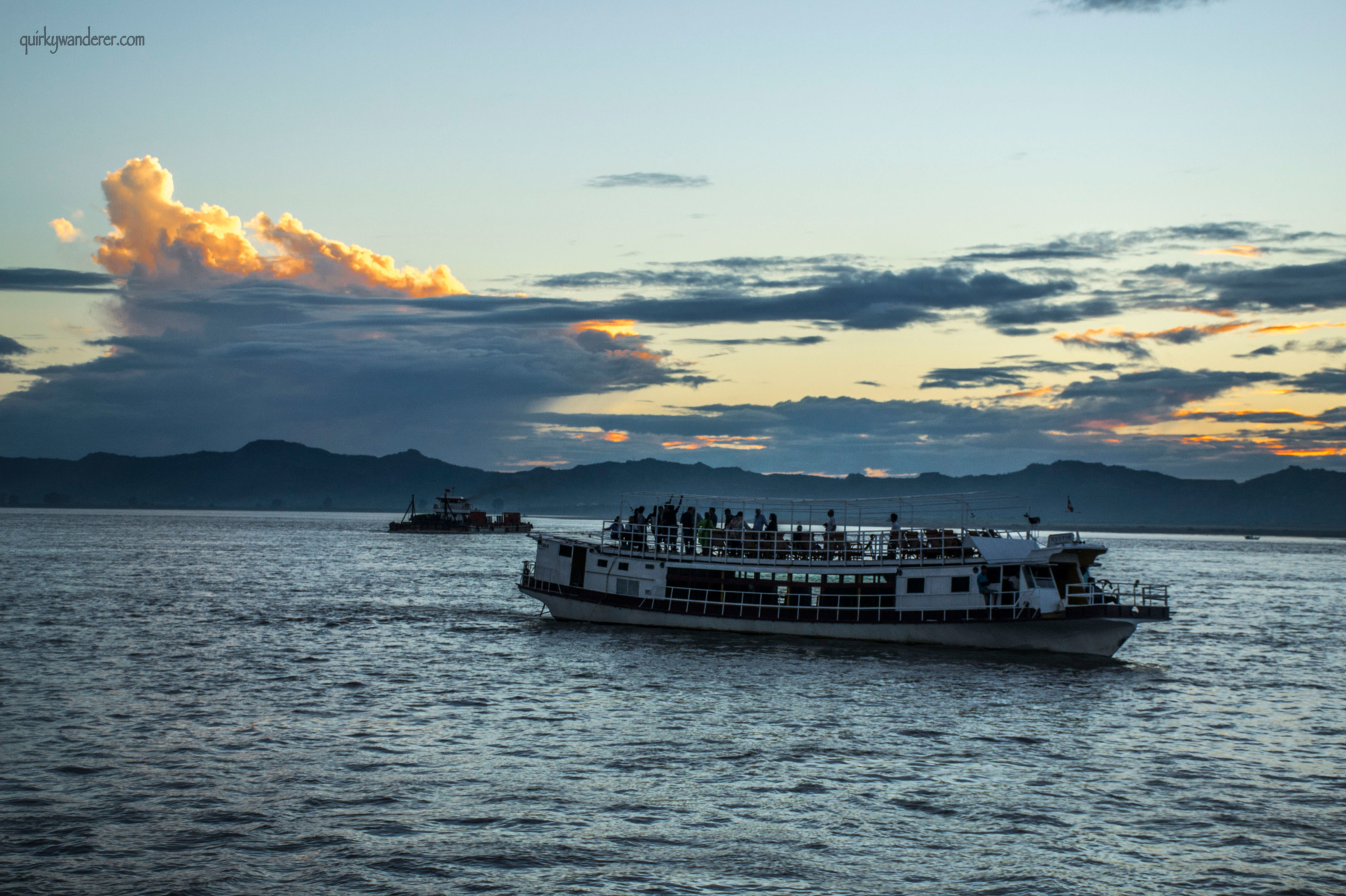 Bagan : Of sunrises and sunsets - Quirky Wanderer